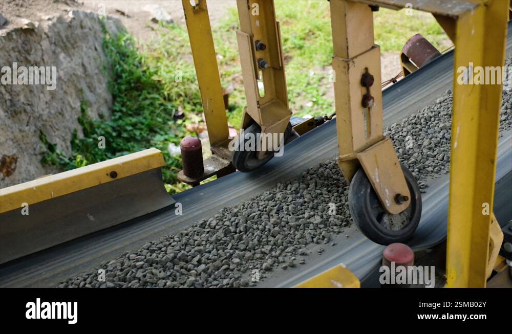 Aggregate supply system consists of a hopper, belt feeder and aggregate ...