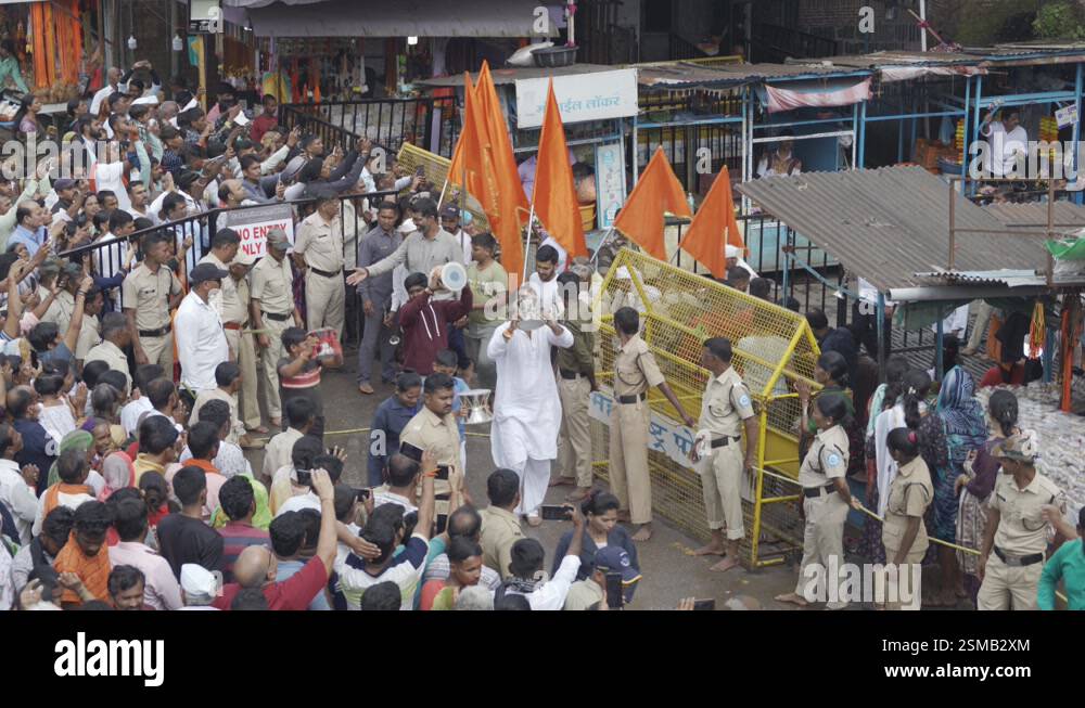 The crowd of Hindu devotees and priests celebrating the holy month of ...