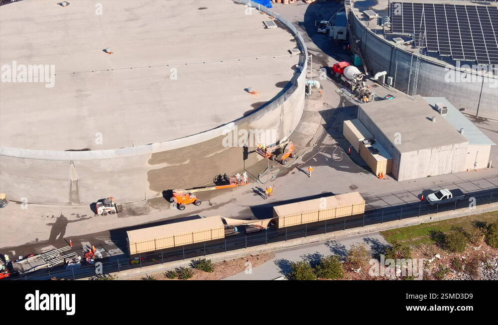 Storage tank repair Stock Videos & Footage - HD and 4K Video Clips - Alamy