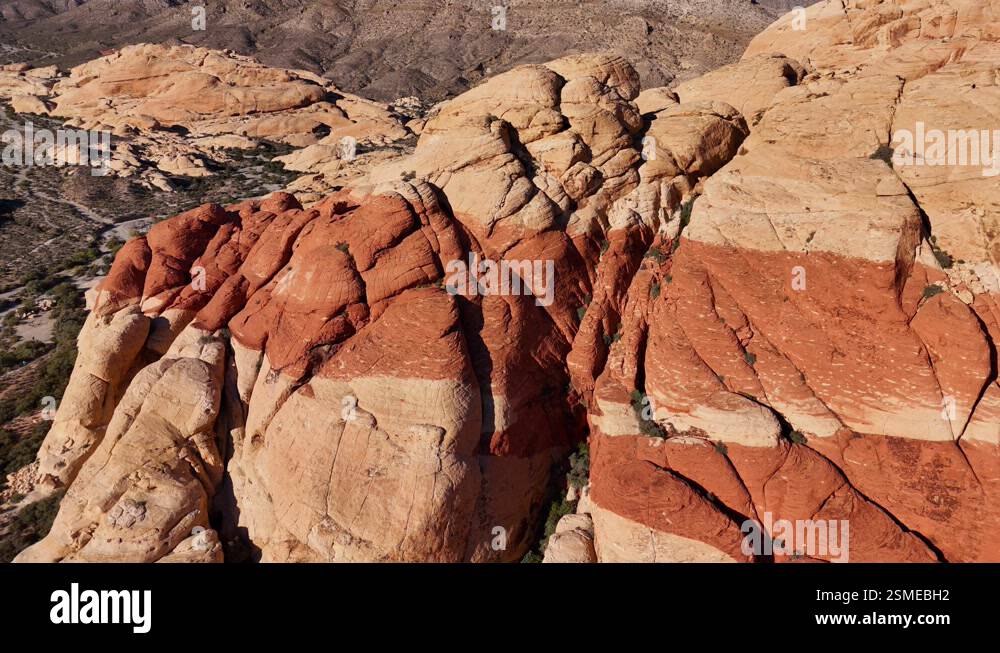 Flight over the Nevada Desert and its wonderful landscape and canyons ...