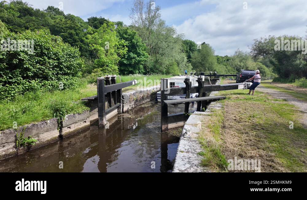 Closing lock Stock Videos & Footage - HD and 4K Video Clips - Alamy