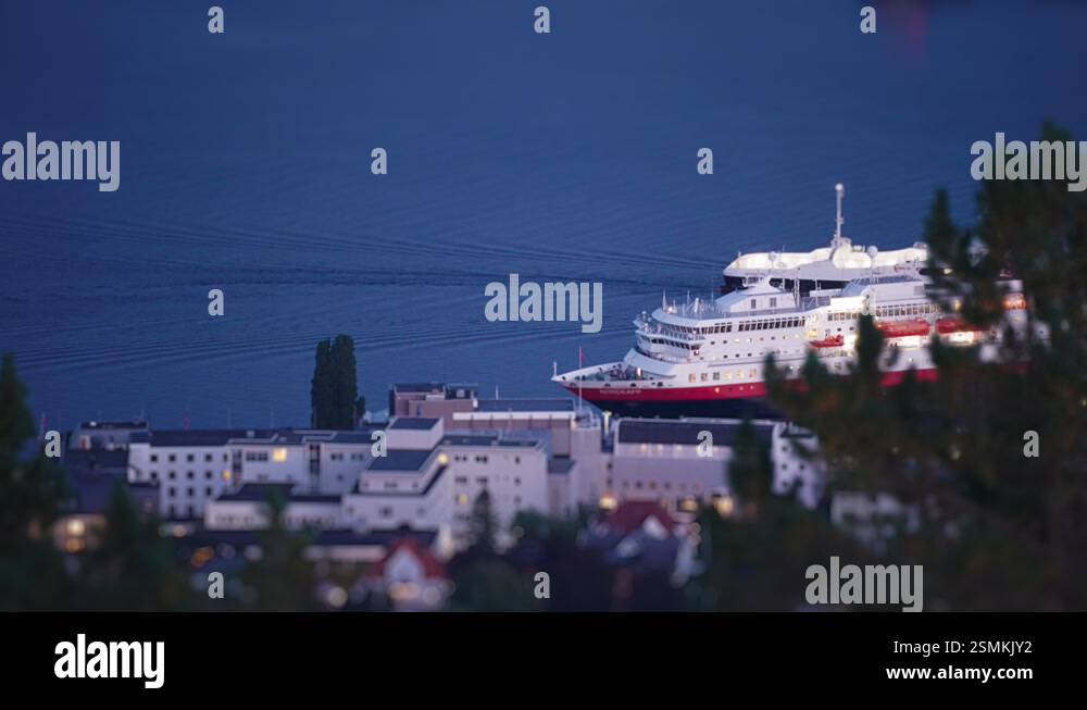 Molde harbor Stock Videos & Footage - HD and 4K Video Clips - Alamy