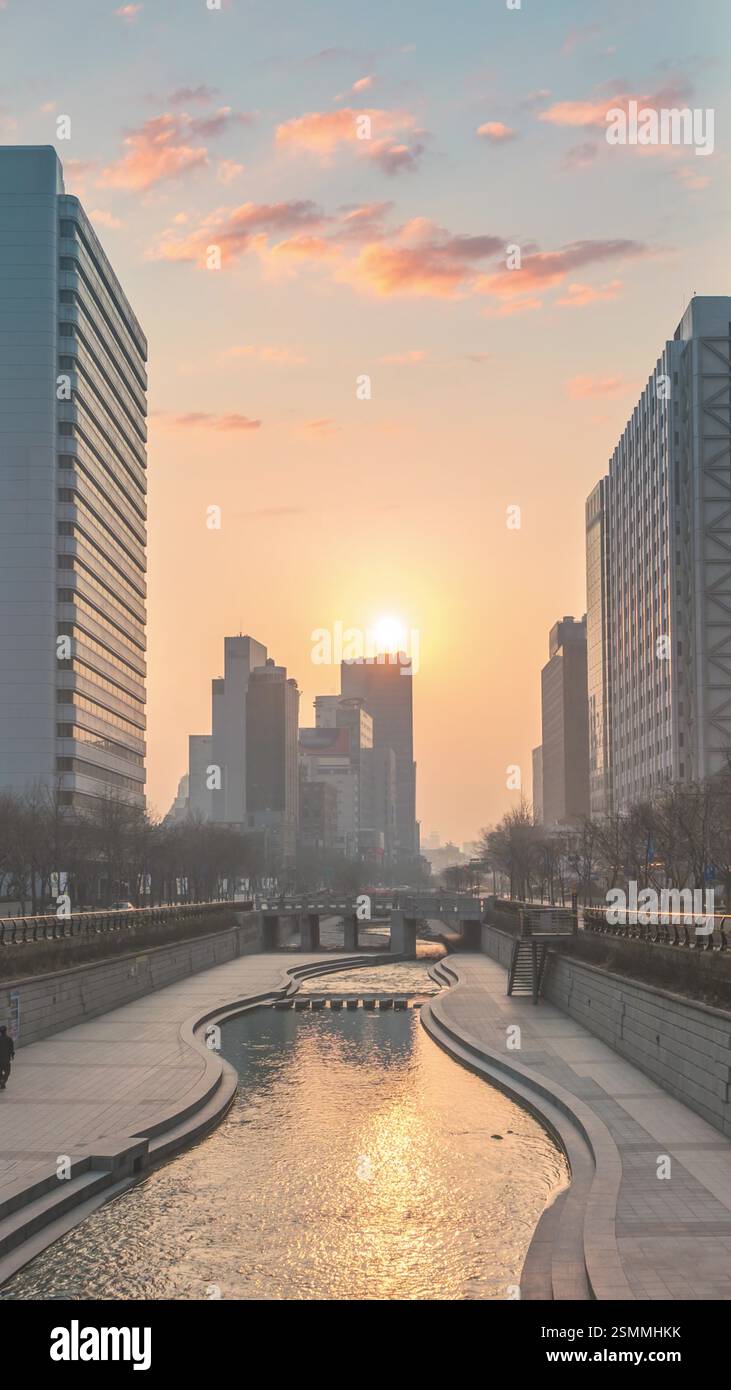 Seoul South Korea time lapse sunrise city skyline at Cheonggyecheon ...
