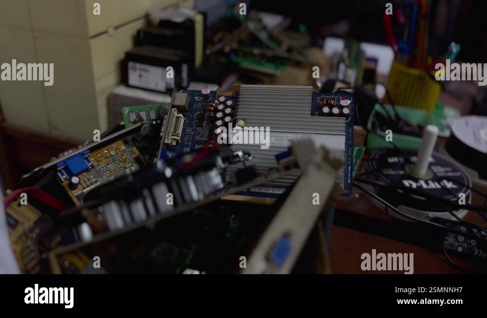 Computer memory circuit Stock Videos & Footage - HD and 4K Video Clips ...