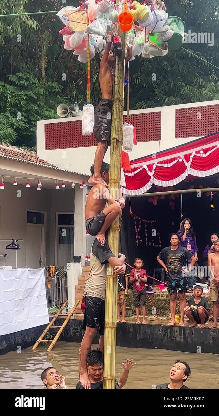 Bandung, Indonesia - 08/17/2024: A Group Of Children Collaborating To ...