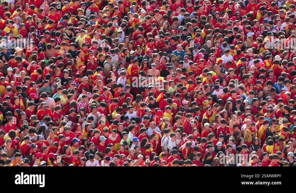Red clad Stock Videos & Footage - HD and 4K Video Clips - Alamy