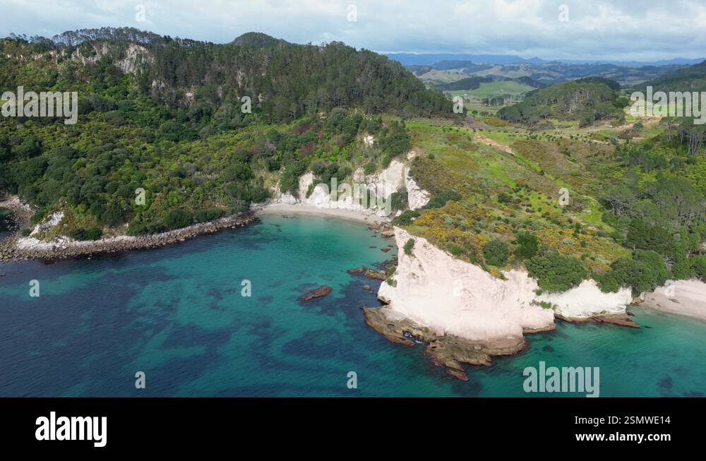 Cathedral Cove Beachk in the Coromandel pensinsula in New Zealand Stock ...