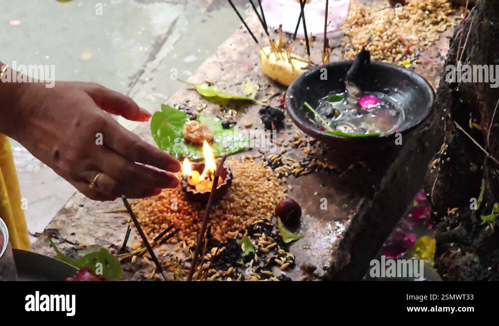 Hindu Rituals, people worship in the temple in different ways Stock ...