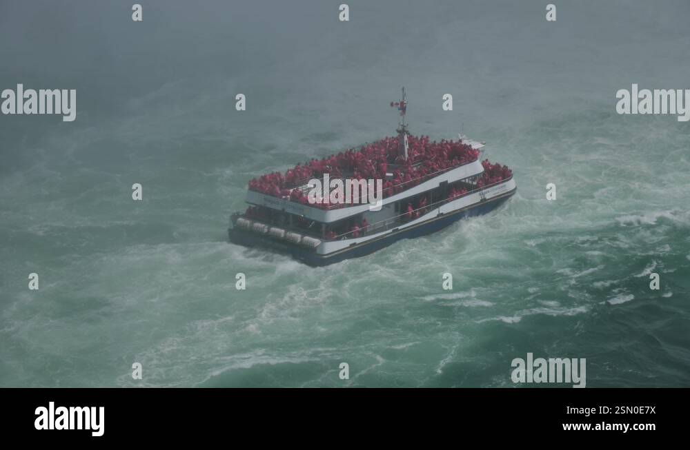 Niagara city cruises boat at Niagara falls sailing against the current ...