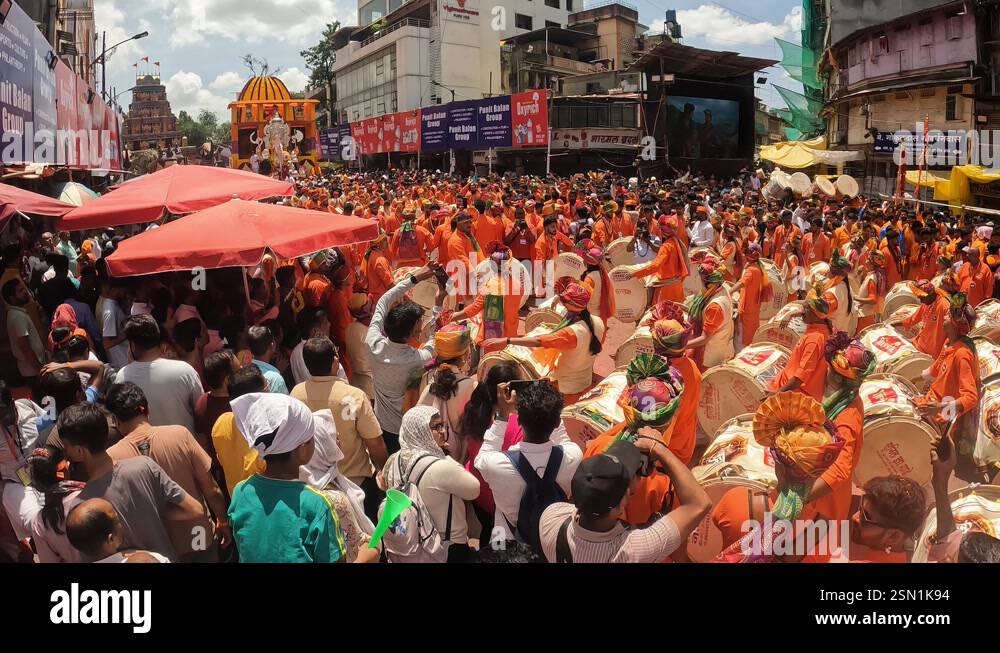 Tulshibag Ganapati Ganesh immersion procession, Pune Ganpati Visarjan Procession Stock Video ...