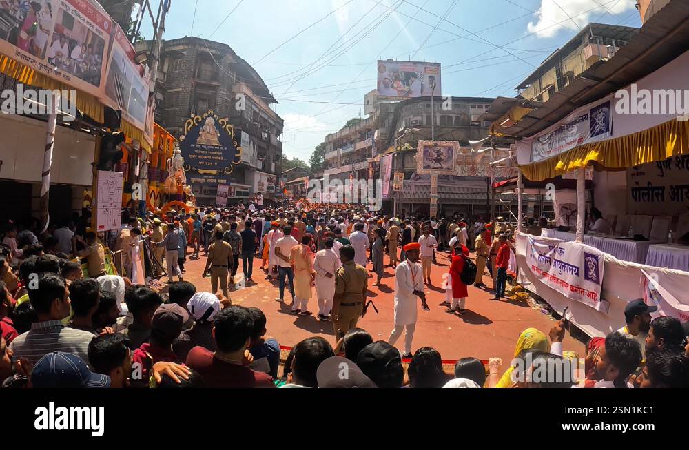 Tulshibag Ganapati Ganesh immersion procession, Pune Ganpati Visarjan ...