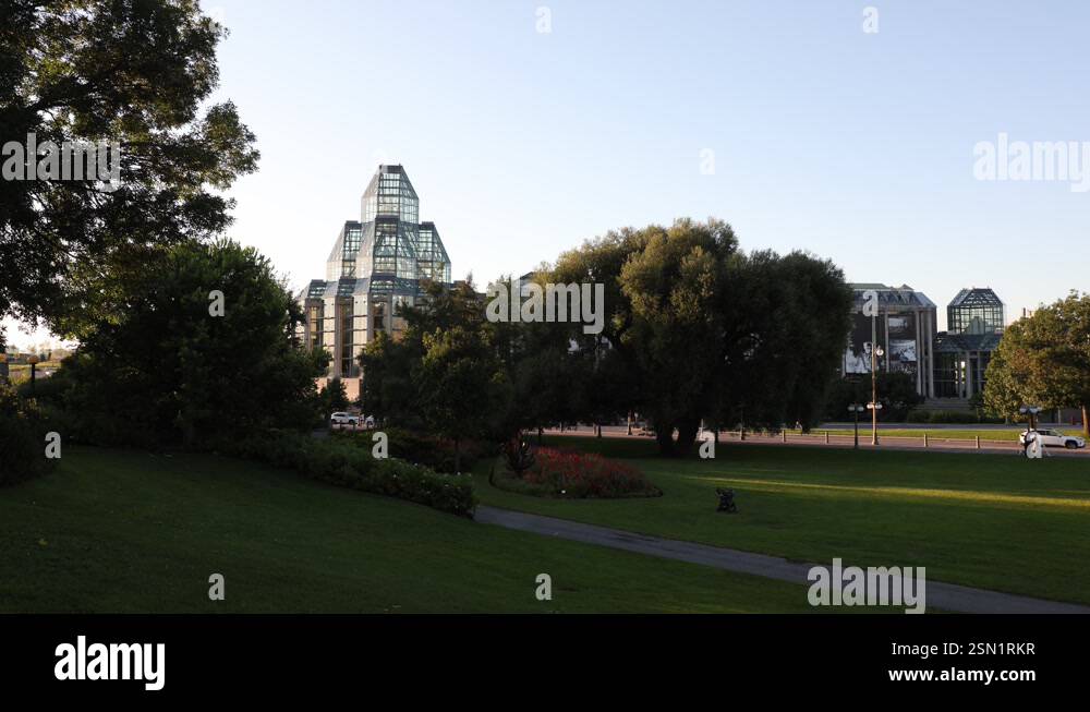 The National Gallery of Canada and Major's Hill Park in downtown Stock ...