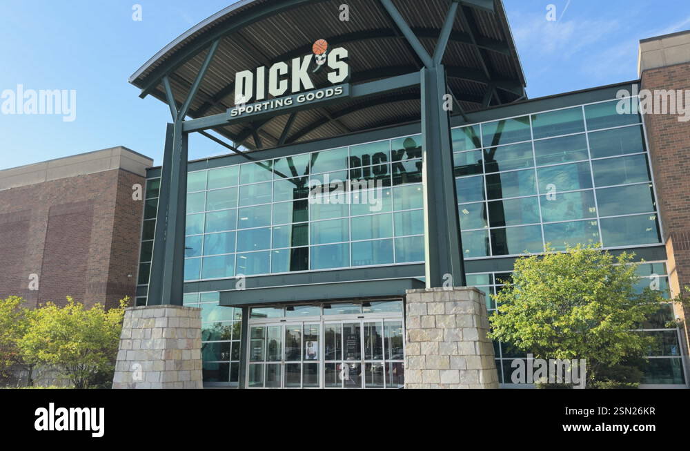 Dicks Sporting Good entrance exterior mall establishing 4k Stock Video ...