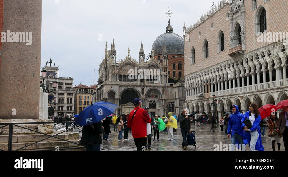 Venice Italy St Marks Square heavy rain storm weather tourists 4K Stock ...