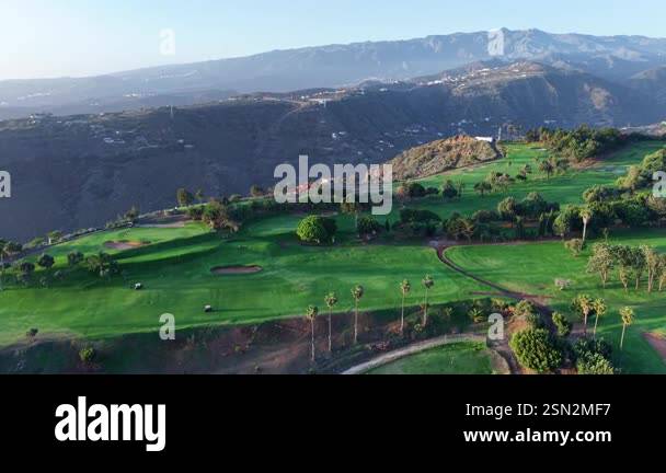 Experience the beauty of Gran Canaria while playing golf on a lush ...