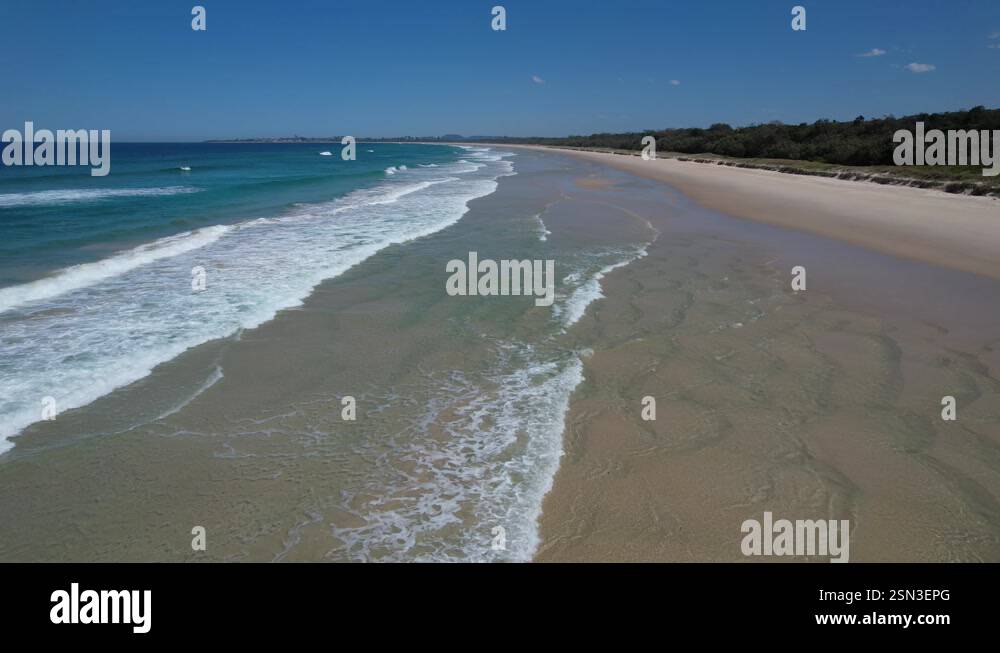 Splashing Waves On The Empty Shore Of Dreamtime Beach In Fingal Head ...