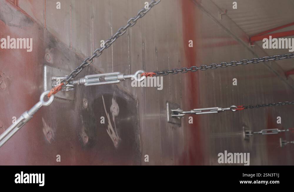 Innovative chain devices for fixing the side walls of agricultural semi ...