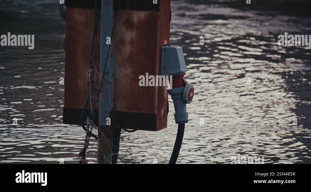 Reflecting box Stock Videos & Footage - HD and 4K Video Clips - Alamy