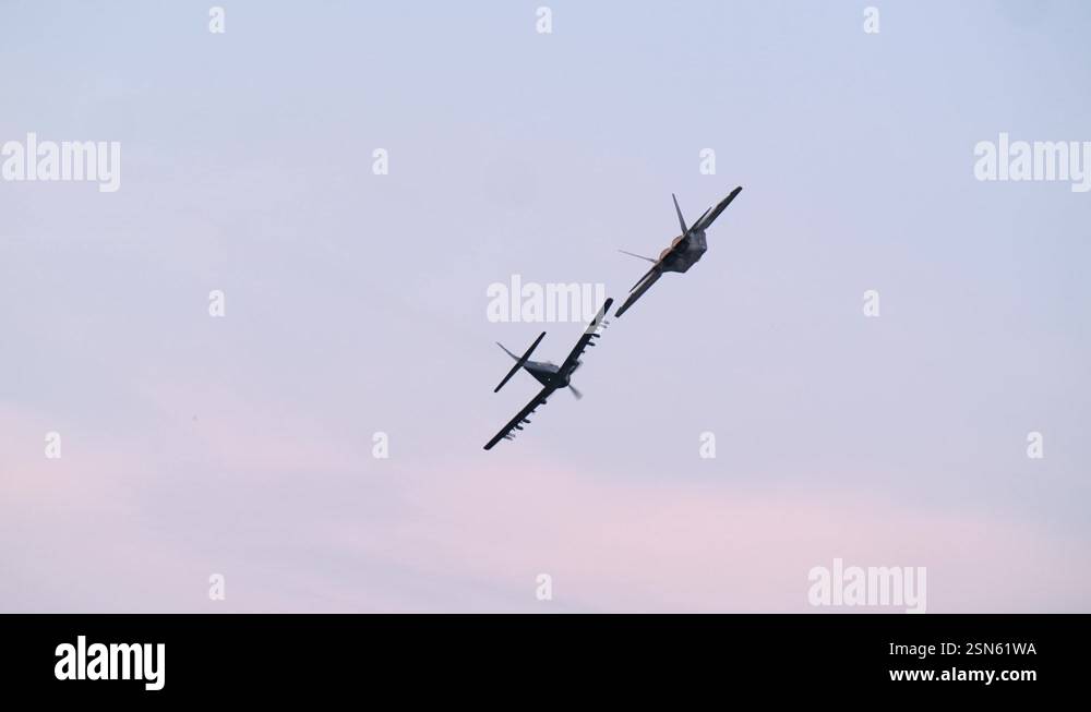 Aircraft wingman Stock Videos & Footage - HD and 4K Video Clips - Alamy