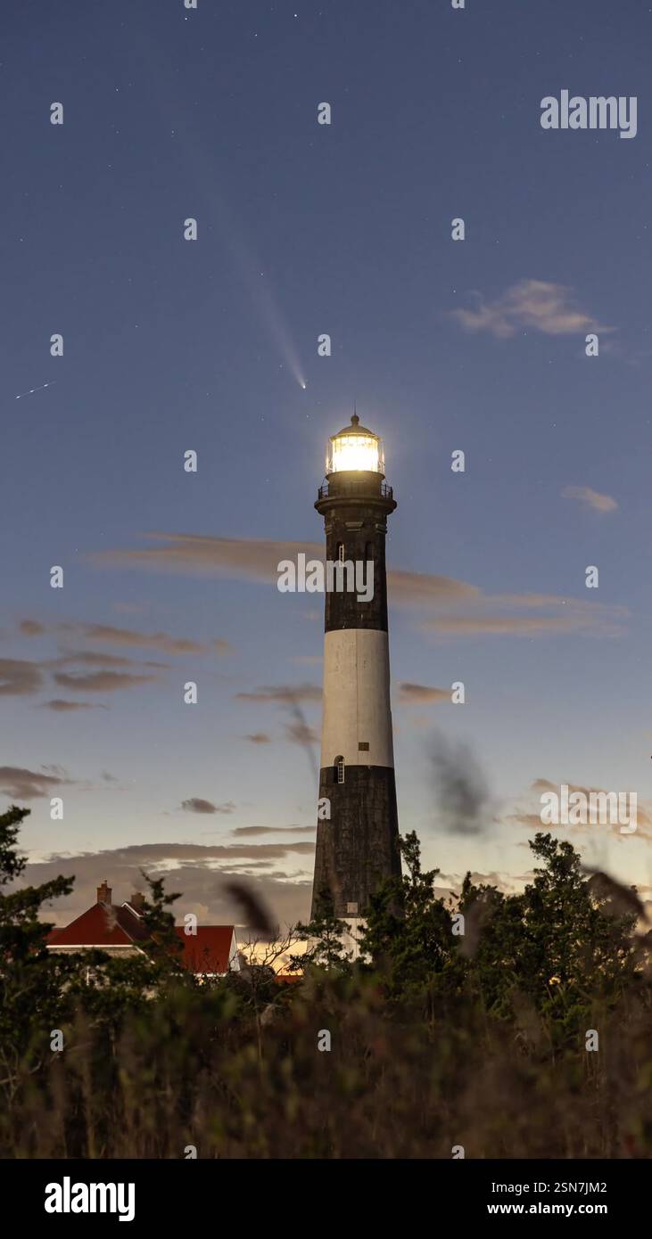 Comet C 2023 A3 (Tsuchinshan–ATLAS) time lapse over Fire Island ...