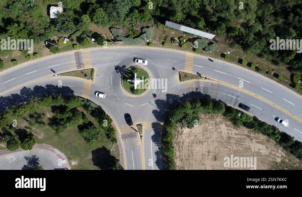 Busy T-shaped roundabout in the jungle Stock Video Footage - Alamy