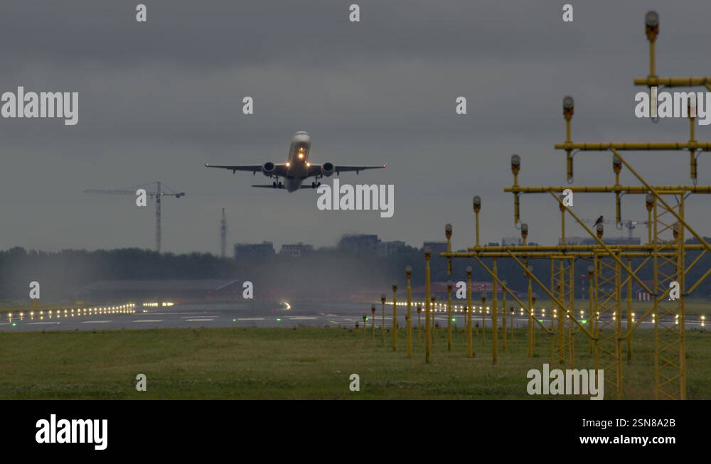 Jet airliner lifting off Stock Videos & Footage - HD and 4K Video Clips ...