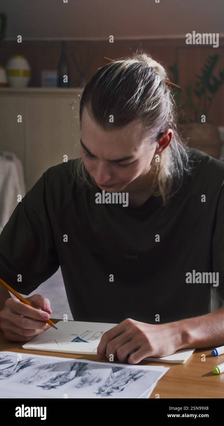 Drawing sketches Stock Videos & Footage - HD and 4K Video Clips - Alamy