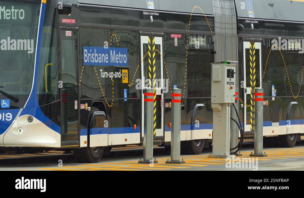 Bi articulated bus Stock Videos & Footage - HD and 4K Video Clips - Alamy