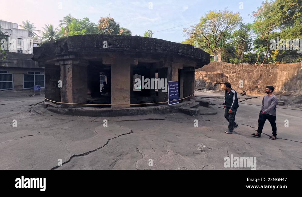 Pataleshwar 8th-century Cave Temple, The Pataleshwar Caves, Pune Stock ...