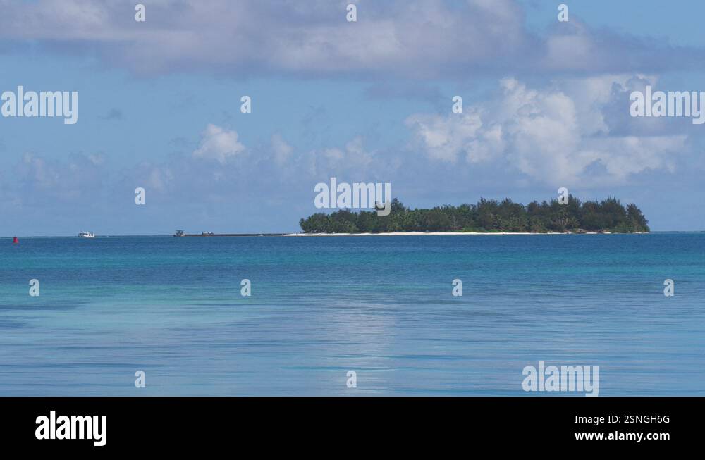 Pristine waters of Saipan lagoon, with Managaha Island in view Stock ...