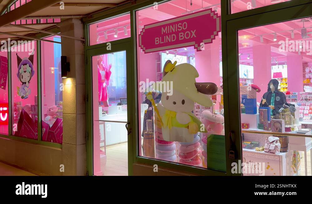 MiniSo Store at Lincoln Street Pedestrian Zone in Miami Beach - MIAMI ...