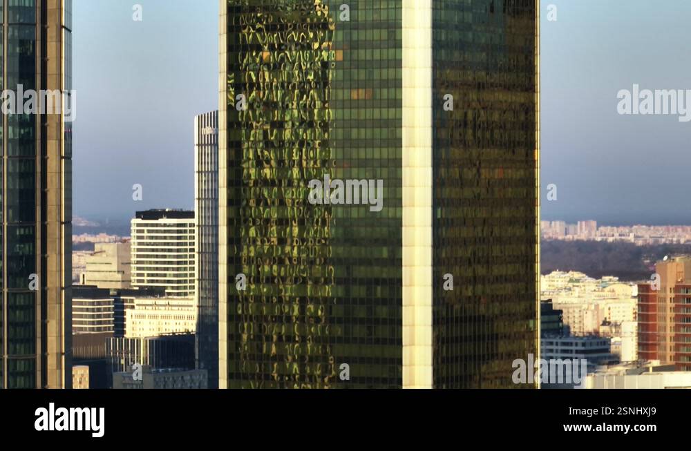 Iconic glass tower Stock Videos & Footage - HD and 4K Video Clips - Alamy