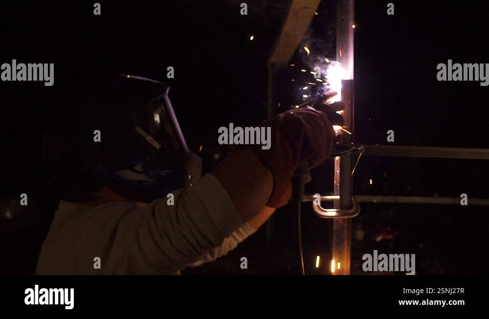 Weldingmachine Stock Videos & Footage - HD and 4K Video Clips - Alamy