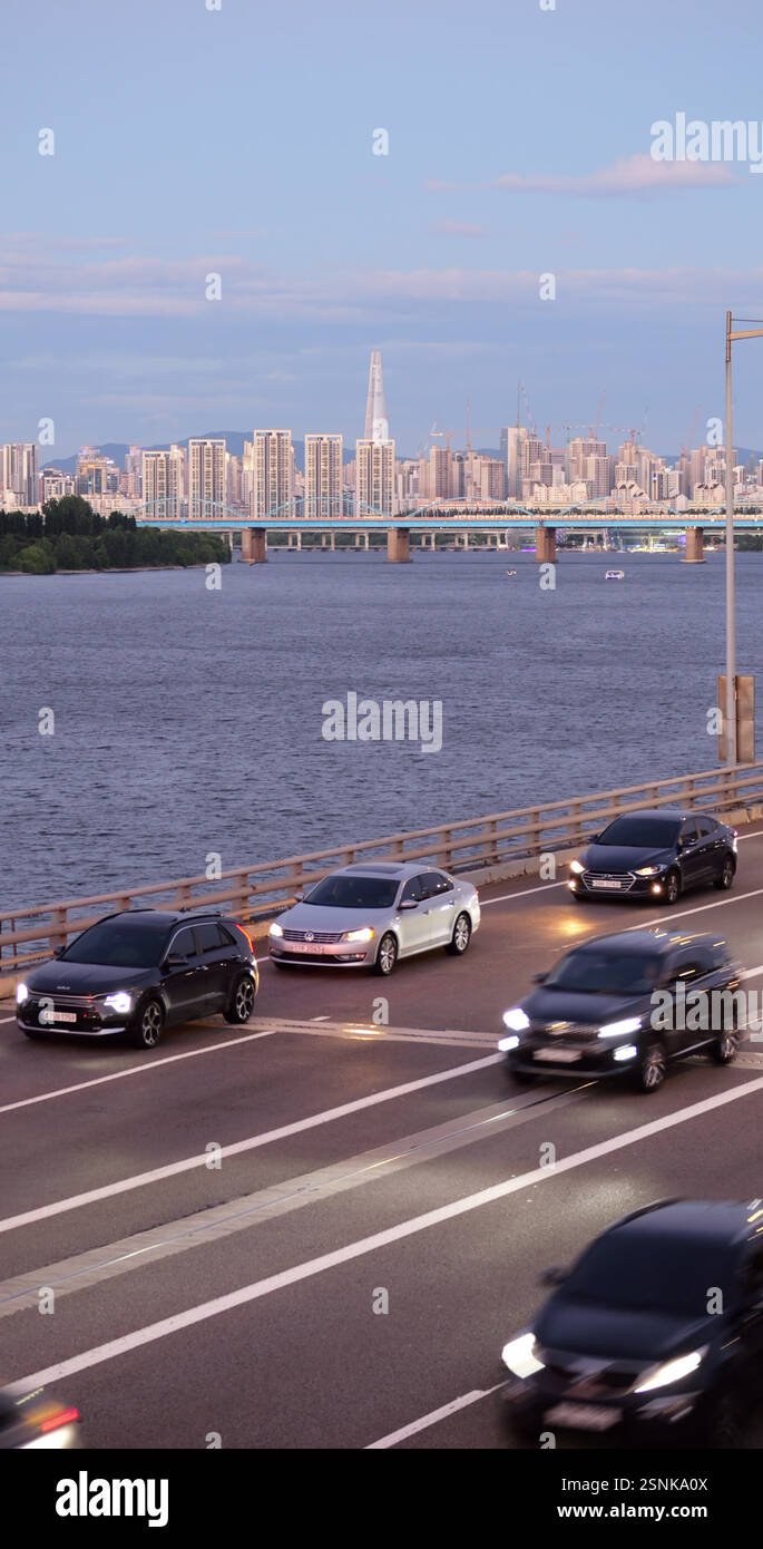 Olympic-daero, Han river, Dongjak Bridge, Seocho high-rises and Lotte ...