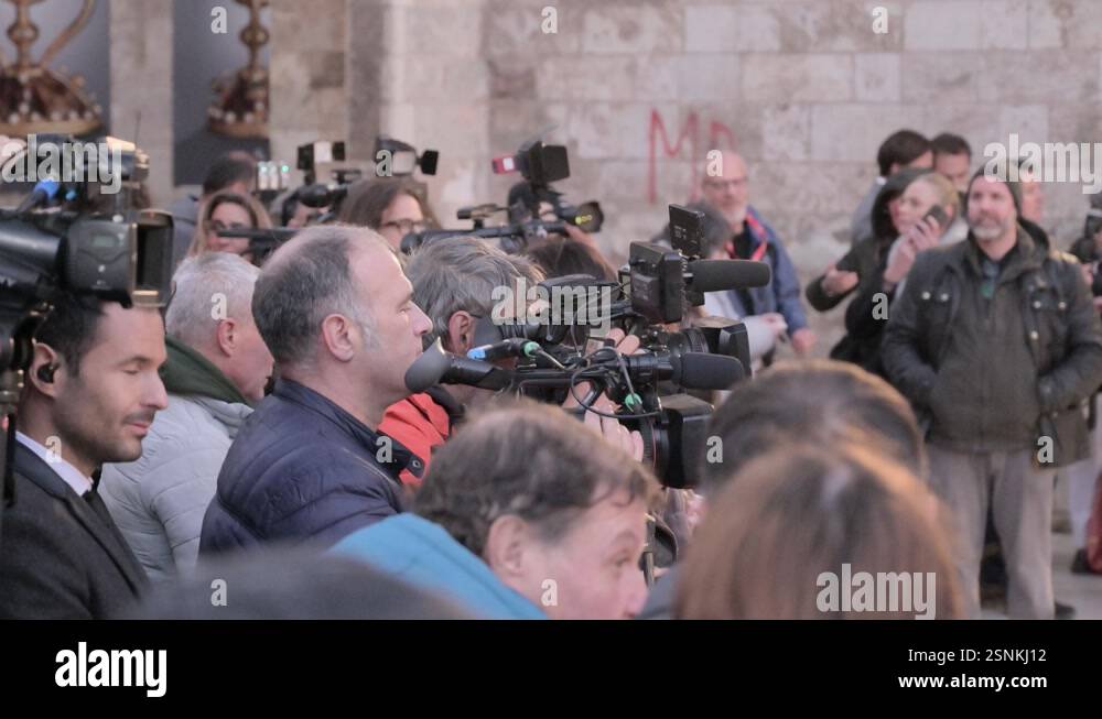 Public reporting Stock Videos & Footage - HD and 4K Video Clips - Alamy