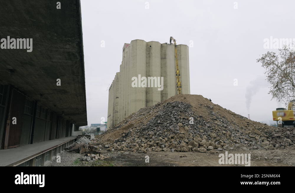 Demolition of silo Stock Videos & Footage - HD and 4K Video Clips - Alamy