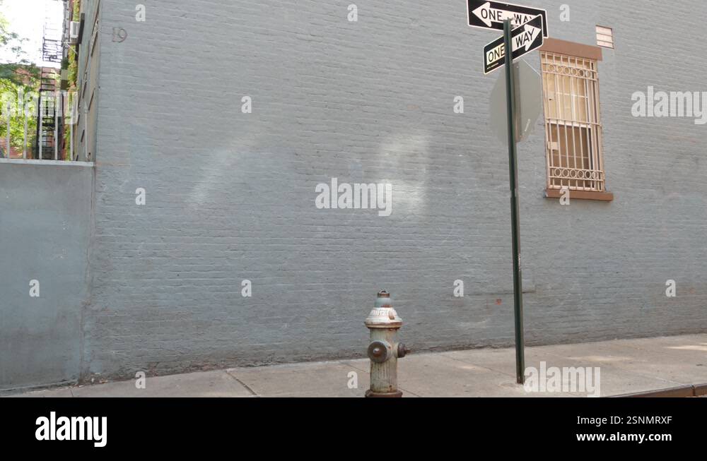 New York City oneway crossroad, Minetta street intersection, one way ...