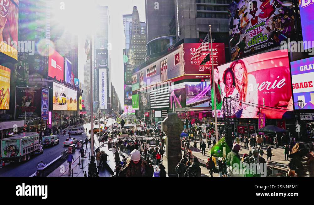 Time lapse from people crowd the vibrant streets of Times Square, New ...