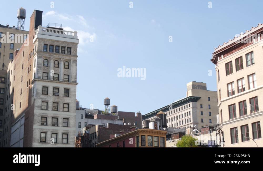 New York City Broadway, Manhattan midtown Union Square building ...