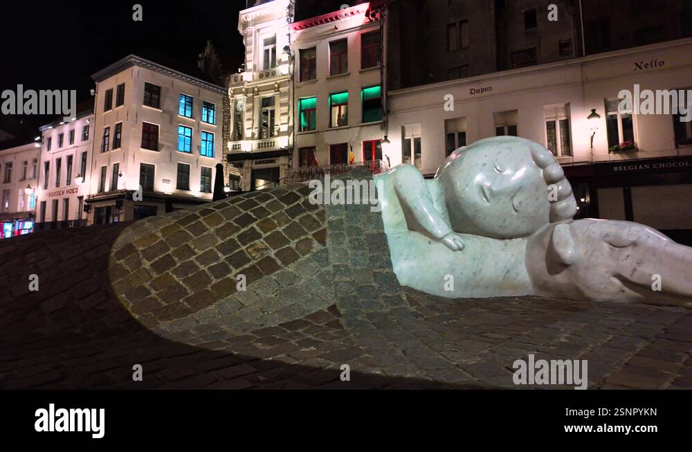 Nello and Patrasche statue in Antwerp, Belgium Stock Video Footage - Alamy