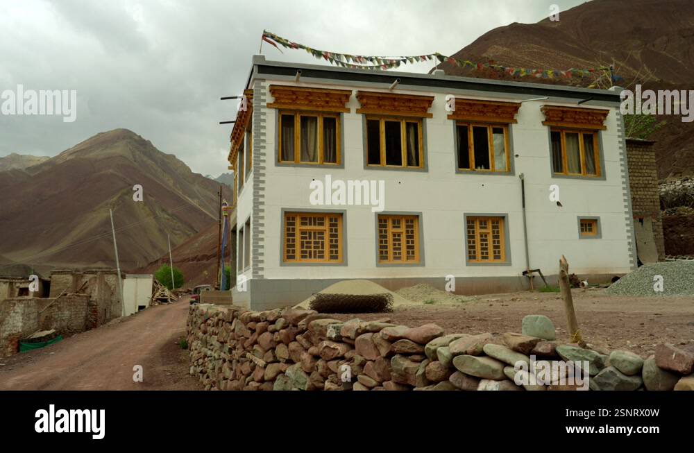 Traditional Himalayan homestay in Markha Valley, Ladakh with mountain ...
