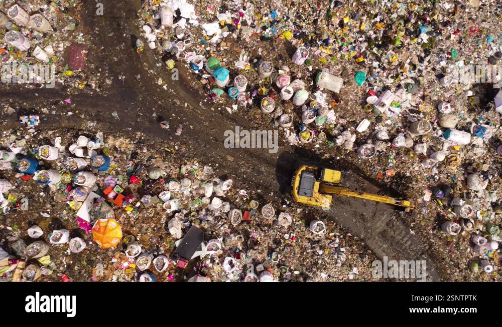 Waste pickers collecting recyclable waste at landfills, waste ...