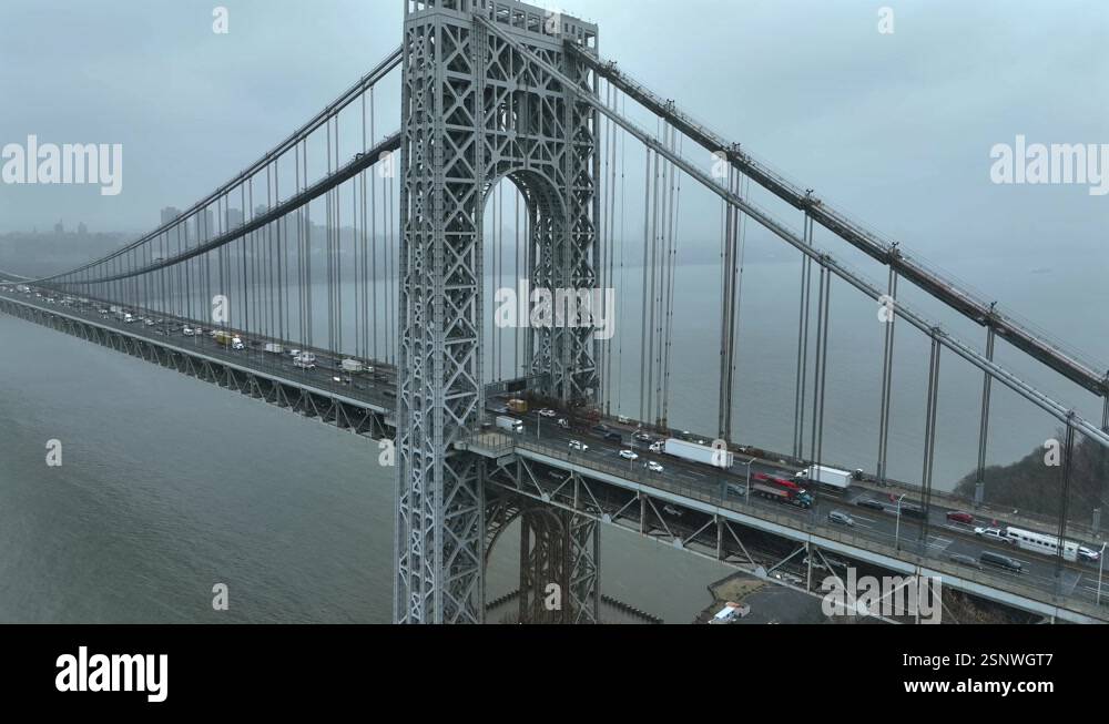Busy traffic on famous George Washington bridge over Hudson River ...
