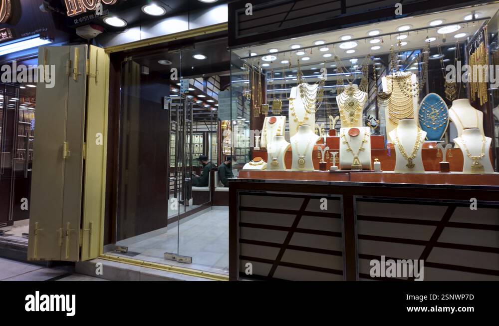 Oman muscat muttrah market Stock Videos & Footage - HD and 4K Video ...