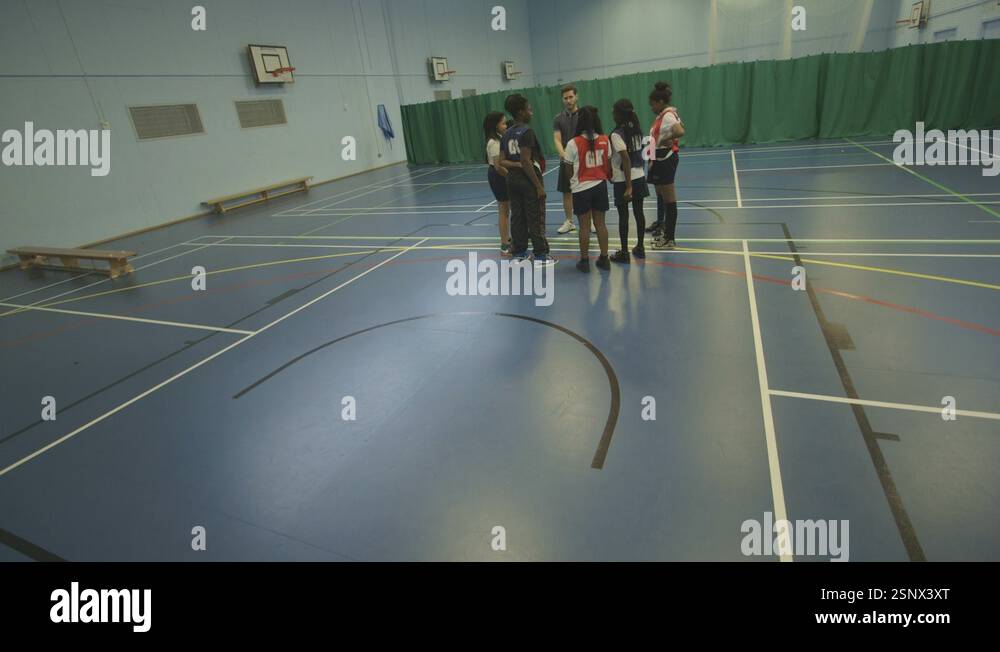People practicing basketball Stock Video Footage - Alamy