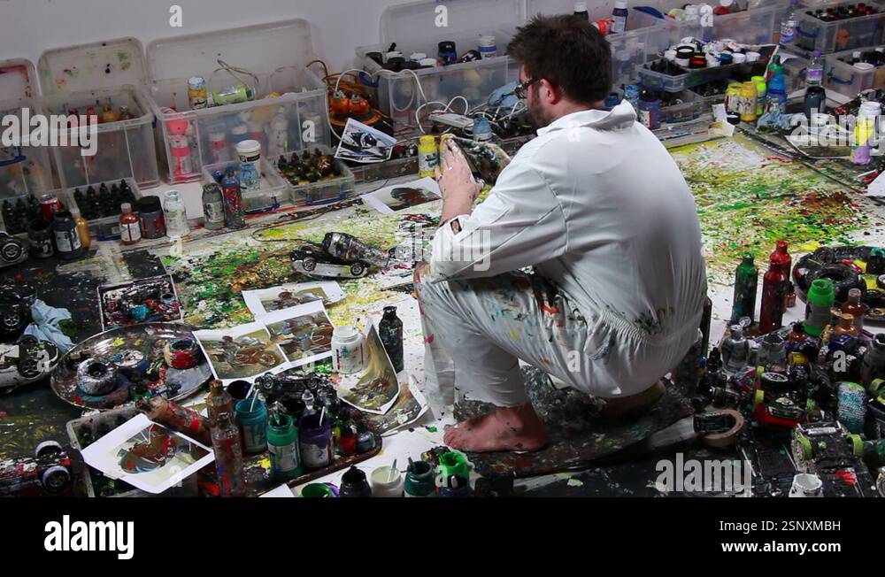 Abstract artist texting Stock Video Footage - Alamy