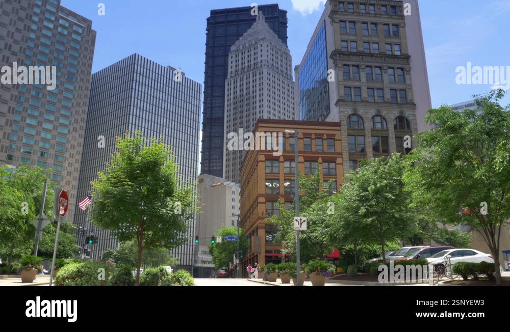 Zoom Into Office Building Establishing Shot Stock Video Footage - Alamy
