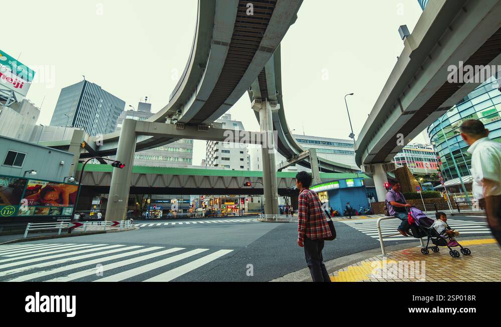 People and traffic time lapse at a big intersection in Tokyo Stock ...