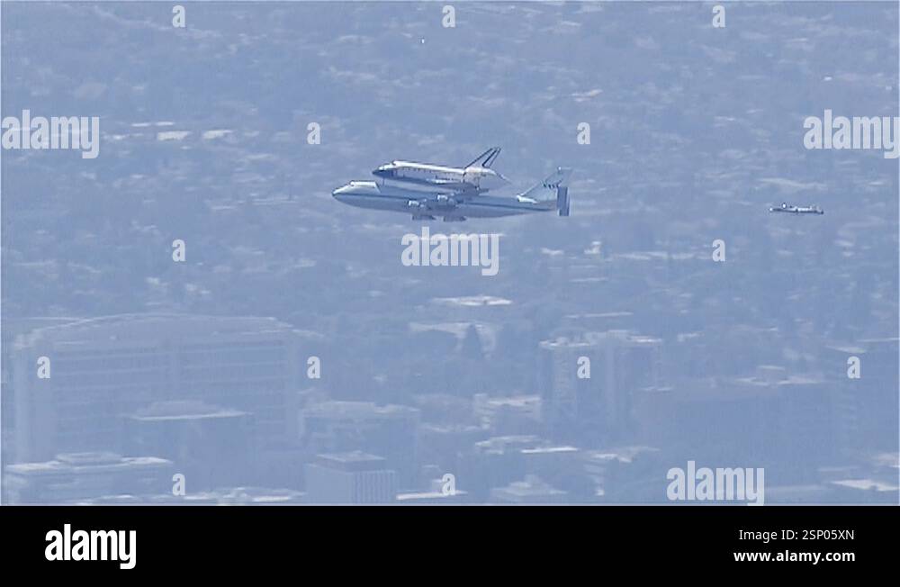Space Shuttle Endeavour Plane Stock Video Footage - Alamy