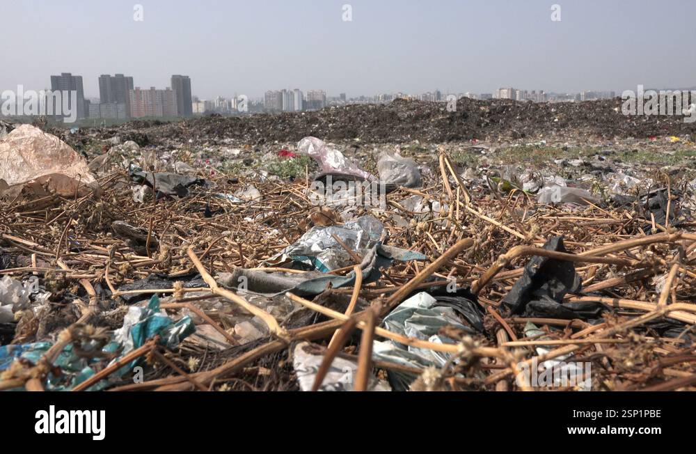 Deonar dumping ground in Mumbai, the largest garbage dump in India, low ...